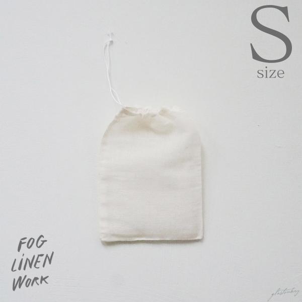 cotton bag S 薄手のコットン生地で仕立てた、シンプルでやさしい風合いの巾着です。ハーブやポプリを入れて香りのサシェにしたり、スタンプや刺繍を添えてオリジナルのギフトラッピングにしたりと、使い方はアイデア次第。ちょっとした贈り物や...