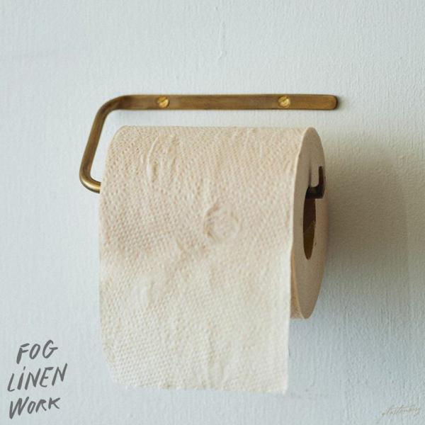 ブラストイレットペーパーホルダーブラスのシンプルな作りのトイレットペーパーホルダー。見た目はシンプルですが、ペーパーの付け替えも簡単で、機能は十分。ペーパーホルダーひとつで、トイレの印象はぐっと変わるはず。艶のない、少しくすんだブラスの自然...