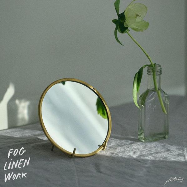 ブラスミラー落ち着きのある自然な色合いと質感が魅力のブラス素材でミラーをつくりました。シンプルなデザインで、さまざまなインテリアにすっと溶け込みます。しっかりとした作りながら軽量なので、壁に掛けるときは市販のフック等や画鋲などで、気軽に取り...