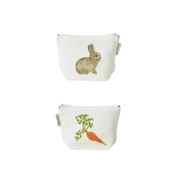 ISABELLE BOINOT ミニポーチ前後ろどちらにもイザベル ボワノさんの可愛らしいイラストがプリントされたミニポーチ。「スイーツタイム」には、カフェオレボウルと美味しそうなケーキのイラストが。「2匹の猫」には、こちらを向いた猫と丸く...