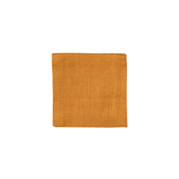 リネンコースターシンプルなグラスでもコースターを敷くだけでいつもと違う雰囲気に。またリネンは天然素材の中でも特に丈夫な生地。吸水性に優れ、乾きが早いのが特徴です。汚れたらさっとお洗濯、いつもの食卓に、おやつの時間に、ぜひ気軽にお使いください...