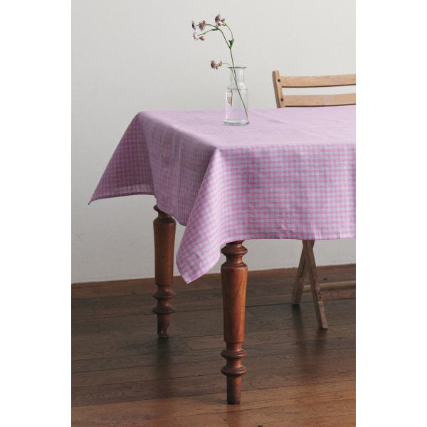 リネンテーブルクロスＬテーブルに布を1枚かけるだけで、部屋の印象が変わって空気も柔らかくなります。季節や気分に合わせて色柄を選んで、洗いたてのリネンのざっくりとした風合いをお楽しみください。LINEN TABLE CLOTH Lsize: ...