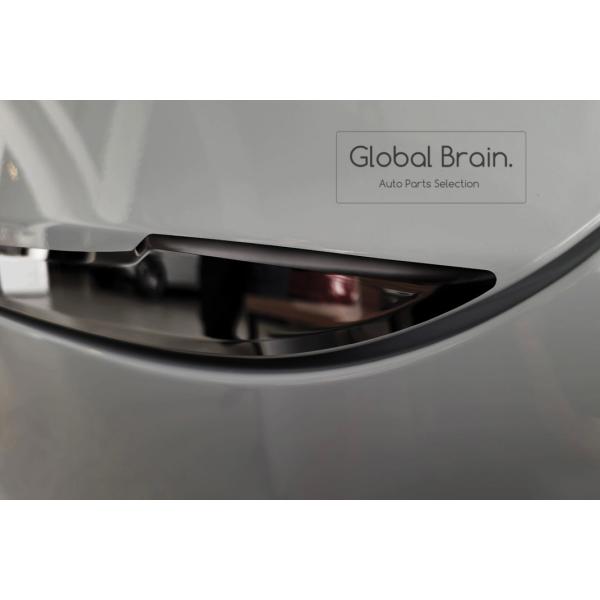 ご覧頂き誠に有難うございます。　メルセデスベンツ GLC C254 リア デコラティブモール リア トリム ブラックです。ドイツ製で後付け感も感じさせない精巧な製品です。アジア製とは違い、プレスラインや仕上がりが全く違います。大きい荷物,重...