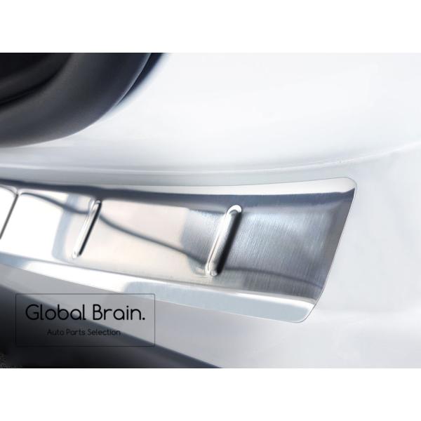 ご覧頂き誠に有難うございます。2019- シトロエン C5 エアクロス SUV リア バンパー プロテクター ガード シルバーです。ドイツ製で後付け感も感じさせない精巧な製品です。大きい荷物,重い荷物の出し入れの際に擦れや傷から保護してくれ...