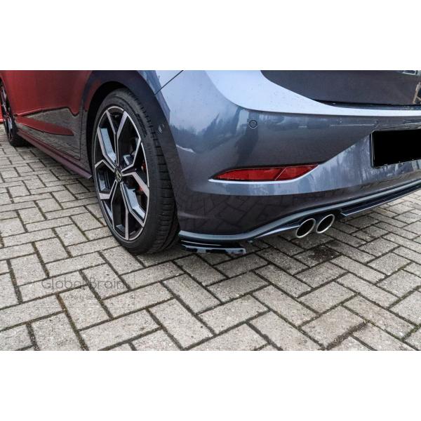 ご覧頂き誠に有難うございます。フォルクスワーゲン ポロ 2G 後期 GTI リア スプリッター リア スパッツです。ドイツ発の大手ボディキットメーカー製です。純正ラインを生かしつつボリューム感もあり、よりレーシーに仕上がりますのでお車全体が...