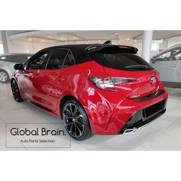 ご覧頂き誠に有難うございます。　トヨタ カローラ スポーツ 210系 リア バンパー プロテクター ガードです。ドイツ製で後付け感も感じさせない精巧な製品です。大きい荷物,重い荷物の出し入れの際に擦れや傷から保護してくれる製品です。カラーは...