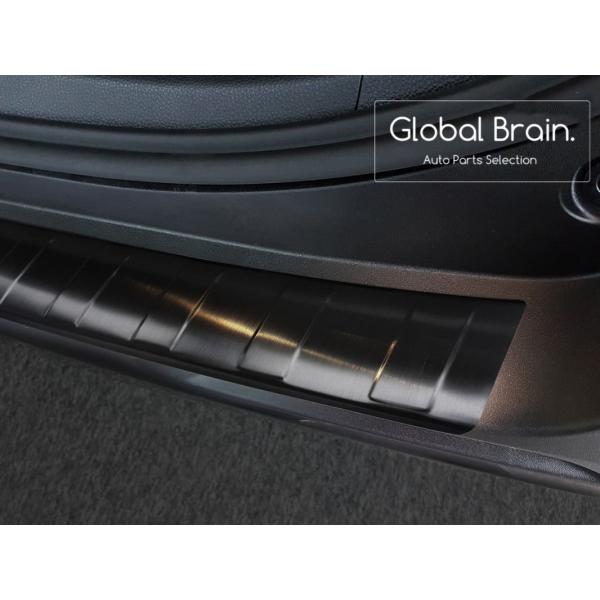 ご覧頂き誠に有難うございます。　トヨタ RAV4 50系 リア バンパー プロテクター ガードです。ドイツ製で後付け感も感じさせない精巧な製品です。大きい荷物,重い荷物の出し入れの際に擦れや傷から保護してくれる製品です。カラーはブラックです...