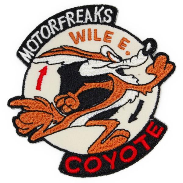 商品名 ワッペン キャラクター アメカジ ワイリーコヨーテ アイロン アップリケワッペン取り付け方 接着する位置に正しく置いて、当て布をのせ、アイロンが直接生地にあたらないようにしてください。アイロンの温度は150℃前後（綿用）に保ち、約2...