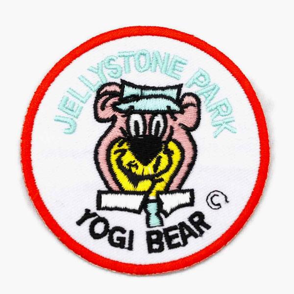 商品名YOGI BEAR キャラクターワッペン取り付け方接着する位置に正しく置いて、当て布をのせ、アイロンが直接生地にあたらないようにしてください。アイロンの温度は150℃前後（綿用）に保ち、約20秒間強く押さえてプレスしてください。完全に...