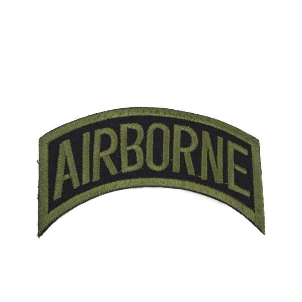 商品名AIR BORNE ミリタリー エンブレム US ARMYワッペン取り付け方接着する位置に正しく置いて、当て布をのせ、アイロンが直接生地にあたらないようにしてください。アイロンの温度は150℃前後（綿用）に保ち、約20秒間強く押さえて...