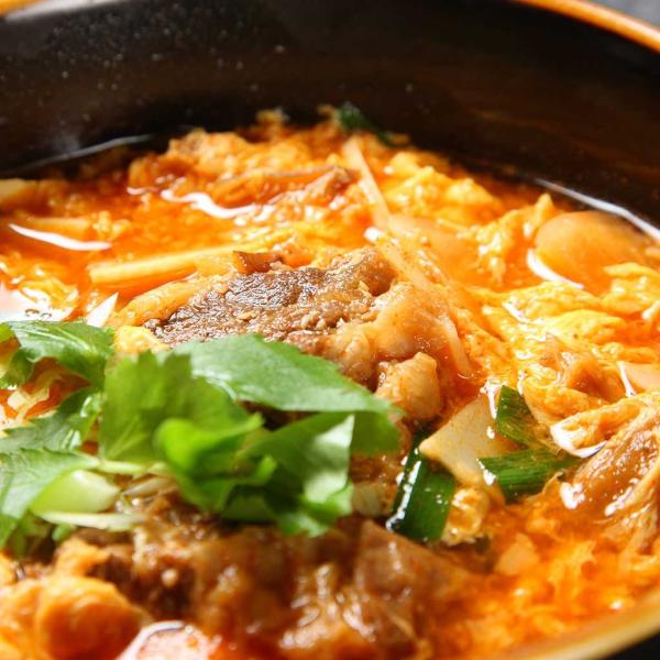 『ユッケジャンス−プＡ（濃縮）』約４０gの本品に２５０gのお湯を加えて下さい。 本場ユッケジャンスープの出来上がりです。 お好みで野菜の具を加えるともっと美味しくいただけます。 お薦めは市販のナムルを加えると栄養タップリの健康スープに！ １...