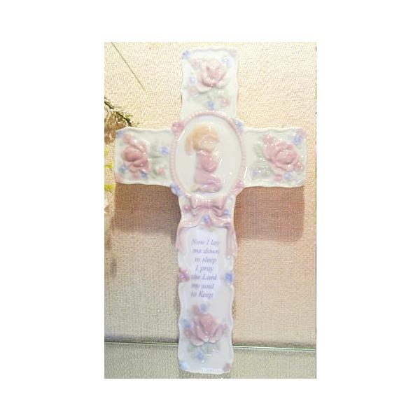 Now I lay me down to sleep I pray the Lord my soul to Keepひざまずきお祈りする女の子や男の子の大きめな十字架のオーナメントです♪クロスの四隅には、パステル調の薔薇とリボンも可愛いです...