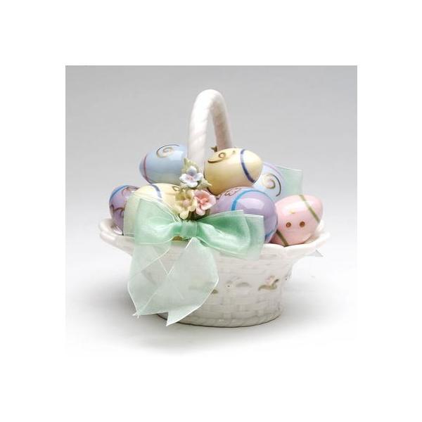 取っ手にリボンやプチフラワーが付いた陶磁器製のバスケットには、沢山のペイントされたエッグが入っています。イースターのお飾り付けなどにもぴったりです♪サイズ(cm)：　高さ１４X横幅１４．６材質：　ポーセリン（陶磁器）オルゴール曲：　My f...