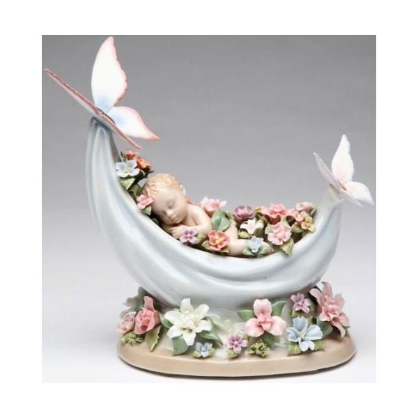 お花がいっぱいのハンモックで、すやすやと眠るベビーの心安らぐオルゴールです♪サイズ(cm)：　縦１９X横１６材質：　陶磁器オルゴール曲：　"Beautiful Dreamer"