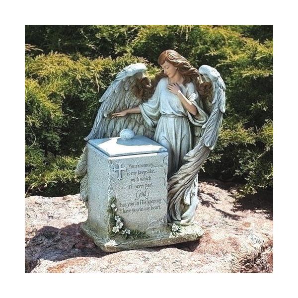 "Your memory is my keepsake with which I'll never part, God, has you in His keeping. I have you in my heart." 「あなたの思い出は決...