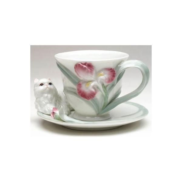 こんな可愛らしいカップでコーヒータイムを過ごしたら、心も和みそう♪お皿の上には、ゆったりと座るペルシャ猫がこちらを見つめています！猫好きの方へのプレゼントにも最適です。サイズ(cm)：　縦８．５X横１３材質：　陶磁器