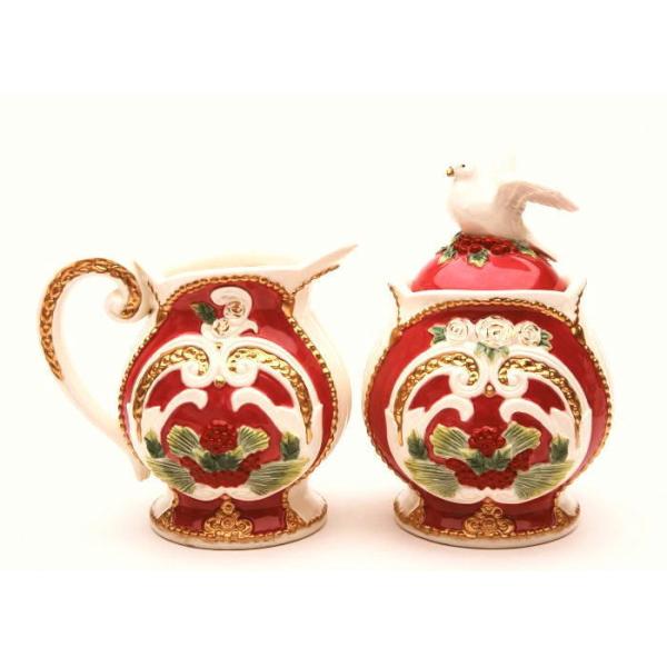 クリスマスシーズンにぴったりのファンタジア・シリーズは、ティーポット、マグカップ、クリーム＆シュガー入れ、ピッチャーから置物まで♪白と朱色を基調に、ゴールドもアクセントになっています。鳩やポインセチア、ローズなどがモチーフの素敵なシリーズで...