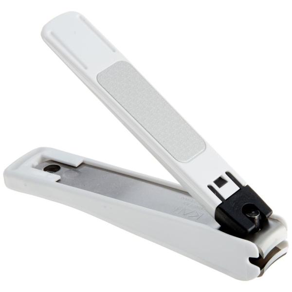 貝印 ニュースタンダード ツメキリ Mサイズ ステンレス刃 HL0602SS 爪切り ストッパー付 飛び散り防止 エッチング加工 ヤスリ 抗菌 日本製シャープな切れ味！ステンレス刃の貝印ニュースタンダードツメキリM 飛び散り防止ストッパー付...