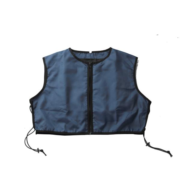 保冷剤ポケットは胸部に2セットと背中に2セット、ベストは冷却温度を逃がさないシンサレートを使用しています。保冷剤は100円ショップなどで販売している保冷剤が使用可能です。両サイドに設けられたゴム製サイズアジャスターで、お好みに合わせて調整が...