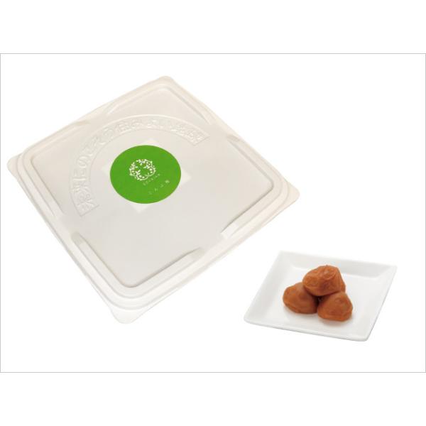 五代庵のこんぶ梅は、もちろん紀州南高梅を使用。こんぶの旨味、風味が塩味・酸味を包み込み、まろやかさが引き立っています。押さえられた酸味が食べやすく、落ち着いた美味しさです。対応手提げ袋 / NO2 ※手提げ袋は有料となっております。ご入用の...