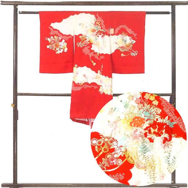 正絹の女児用袷一つ身着物と長襦袢のセットです。お宮参り用の着物で身揚げをして数えの3歳の七五三にもお使いいただけます。左袖口にわずかな汚れはございますが、概ね綺麗な状態で、お宮参りや七五三に十分お使いいただけます。【季　節】袷仕立（1月-5...