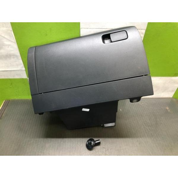 **** 商品説明を必ずご確認ください ****部品管理番号：000005301470210部品名：グローブBOX部品区分：リサイクル品車名：VW ポロ車両タイプ名：5ドアハッチバック通称型式：WVWZZZ6R認定型式：DBA-6RCBZグ...