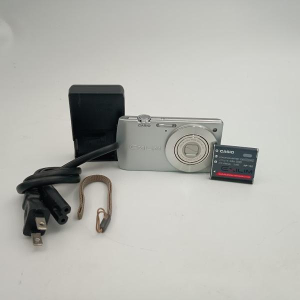 【管理番号】2610022019022【外観状態】・レンズ：極端に目立つ傷なく撮影に影響のない状態です。・ボディ：極端に目立つ傷、文字消え、ヘコミはなく比較的綺麗な状態です。・液晶画面：液晶の周りが暗いです、ドット抜けなし、表示問題なし ・...