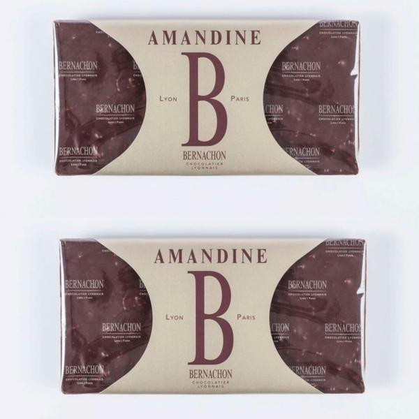 ベルナシオン ブラックチョコレート（カカオ 55%）に、ハニーローストしたスライスアーモンドがたっぷり。ベルナシオンのチョコレートの味と香りは、産地の異なる10種類のカカオ豆から厳選された4種類をブレンドして生まれます。