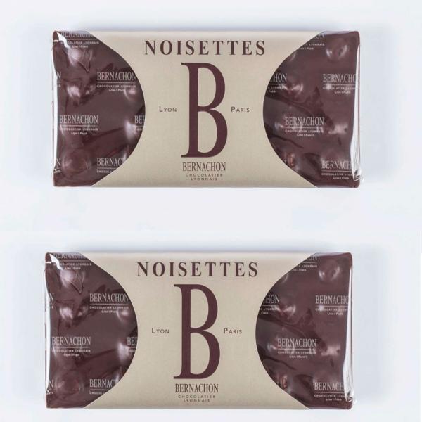 ベルナシオンのピュア ブラックチョコレート（カカオ 55%）に、ピエモンテ産ヘーゼルナッツを丸ごと練り込んでいます。ベルナシオンのチョコレートの味と香りは、厳選された産地の異なる10種類のカカオ豆のブレンドから生まれます。