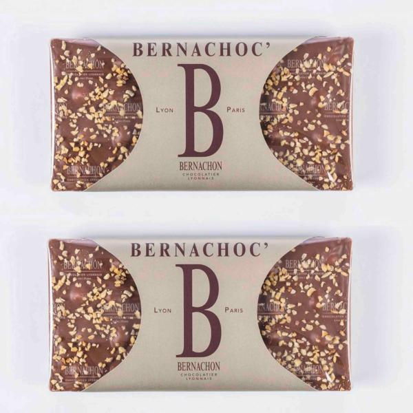 ベルナシオン ブラックチョコレート（カカオ 55%）に、自家製オレンジピール コンフィを刻んだものが入っています。ベルナシオンのチョコレートの味と香りは、厳選された産地の異なる10種類のカカオ豆のブレンドから生まれます。