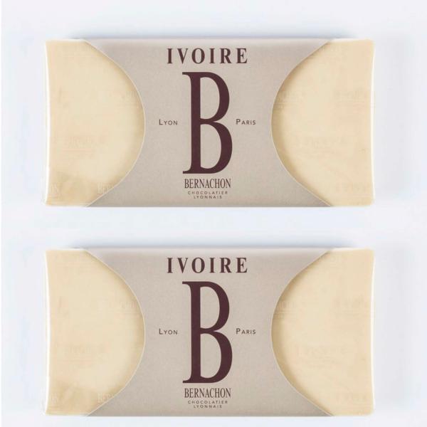 ベルナシオン イヴォワールチョコレートに、ココアバター、クラッシュアーモンド、砂糖、ドライミルク、鞘入りバニラを練り込みました。繊細で贅沢な味わいは、ホワイトチョコレートがお好きな方にぴったり。