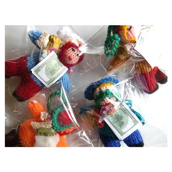 「エケコが可愛くなっちゃった！？」エケコが体につけているものは、家や車や食料。そして金運がよくなるドルや宝くじなど欲張りさんです。しかもたばこ好きこのエケコはニットもかぶっておしゃれ度も倍増なので持ち歩いても違和感無是非いろんなところに連れ...