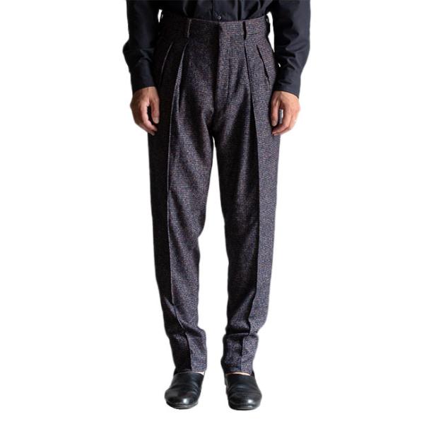 RAINMAKER多色のループ糸を使用した表情が美しいテクスチャーをつくり出す、 2プリーツトラウザース。スーパー 100’sの高級糸アドリアーナをループ糸として使用した カラーミックスツイードで仕上げました。ツイード特有の温かみを持ちなが...