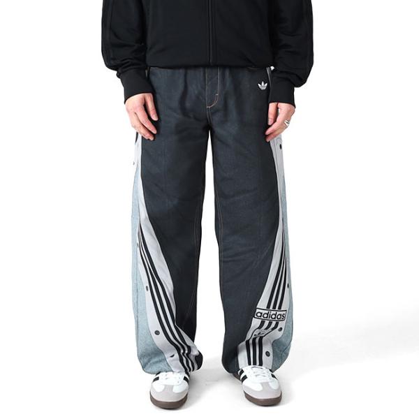 adidas originals遊び心を取り入れた、ヴィンテージ風のアディブレイクプリントデッドジーンズ。クラシックなアディダスオリジナルズへのオマージュであり、カジュアルなワードローブに新鮮なひねりを加えます。程よいルーズフィットシルエッ...