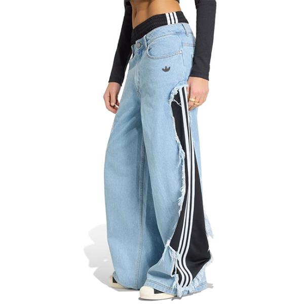 adidas originals遊び心の効いた、レイヤードスタイルのルーズフィットデニムパンツ。デニムとトラックパンツを組み合わせた、斬新なデザイン。ルーズフィット。※加工の仕上がりはアイテムごとに異なります。これも本作品の魅力としてお楽し...