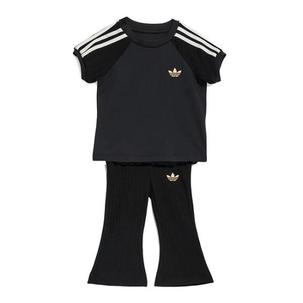 【発売日：2026年06月30日】adidas originalsウエストにフリルディテールをあしらった、チアリーダースタイルの遊び心たっぷりのTシャツとレギンスのセット。タイトフィットのレギンスは伸縮性に優れ、ジャンプやスキップ、ダンスな...