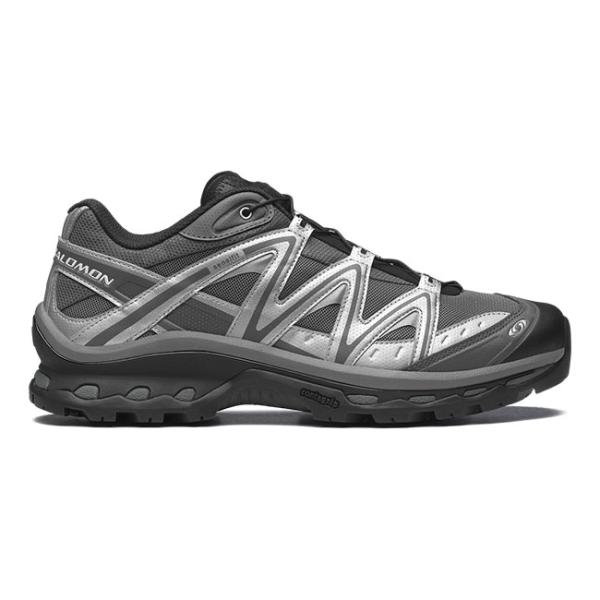 SALOMON SNEAKERS【取扱店限定モデル】ハイブリッドなパフォーマンスとアーバンスタイルを体現する XT-Quest。実証済みの高い性能にインスパイアされたアスレチックで、快適さとサポート力を発揮。どんなコンディションや地形にも対...