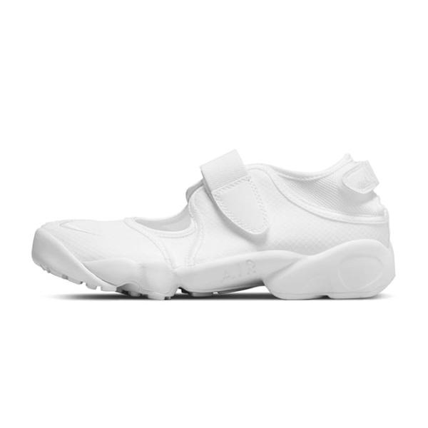 NIKE【取扱店限定モデル】今やアイコンとなったスニーカーサンダル、"AIR RIFT" 。つま先が分かれたデザインが素足のような履き心地を再現。Nike Airテクノロジーが衝撃を吸収し、足を踏み出すたびにクッション性を発揮。ラバーアウト...