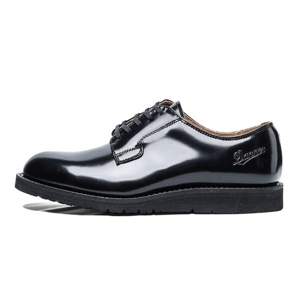 Danner靴職人の拘りと愛情が込められたハンドメイドの『POSTMAN SHOES』。軽やかで程よくクッション性が良く、歩きやすいソールを採用。シンプルなデザインは様々なスタイルに合わせやすく、オンオフ問わずご愛用いただける最高品質のシューズ。