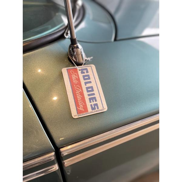 MADE IN USA のエアフレッシュナーです。DARK ICE の香り両面に同じプリントが施されてます。