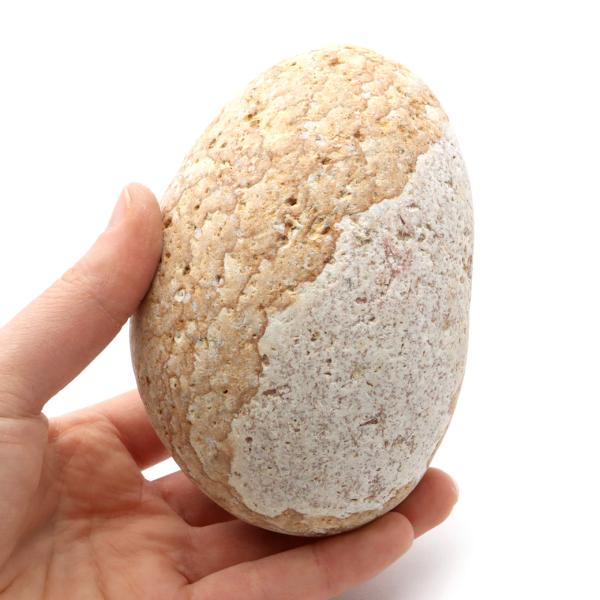 ◆サイズ 重量 約1kg◆姫川薬石新潟県の姫川渓谷周辺で、およそ6500万年前の火山噴火により、堆積した流紋岩質凝灰岩（りゅうもんがんしつぎょうかいがん）に分類される鉱物です。低線量の天然放射線を放出している事から、昨今ではホルミシス効果が...