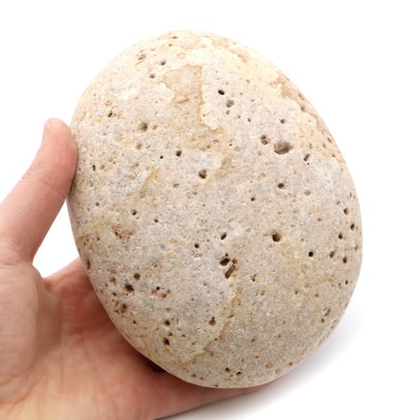 ◆サイズ 重量 約2.19kg◆姫川薬石新潟県の姫川渓谷周辺で、およそ6500万年前の火山噴火により、堆積した流紋岩質凝灰岩（りゅうもんがんしつぎょうかいがん）に分類される鉱物です。低線量の天然放射線を放出している事から、昨今ではホルミシス...