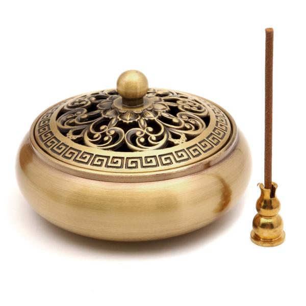 ◆サイズ直径9cm 内径6.8cm蓋をした時の高さ5.3cm受け皿のみの高さ3cm素材:銅製◆備考お香立てが付属しております。◆重厚感のある銅製の高炉高級感あふれる香炉です。ご自宅用だけでなく、大切な人への贈り物やギフトにも直径約6.5cm...