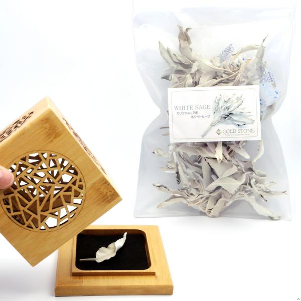 大人気のホワイトセージがキューブ型 竹素材の香炉とセット商品で登場！これからセージを始めたいという方やブレスレットの浄化を行いたいという方のために、必要なアイテムを全て揃えているので、安心してご使用いただけます。初心者の方にもぴったりです。...