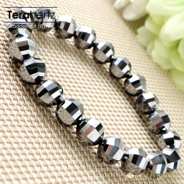氷を溶かす近年大注目のパワーストーンラダーカット！高純度テラヘルツ鉱石ブレスレット10mm19粒 パワーストーン■サイズ直径10mm ■ラダーカットとはラダーとは「はしご」を意味します。カットされた形状が梯子に見えることからラダーカットと呼...
