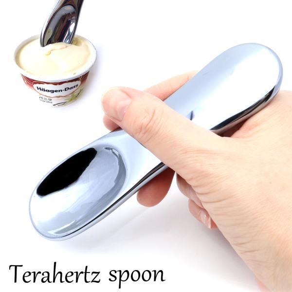 アイスがあっという間に溶ける！大注目のテラヘルツ鉱石スプーンです。■サイズ約13.6×3.5×1cm（サイズは目安です。手作業で研磨しているため、一つ一つ異なります）■テラヘルツとは１秒間に約１兆回振動するテラヘルツ波は、電波と光の中間的な...