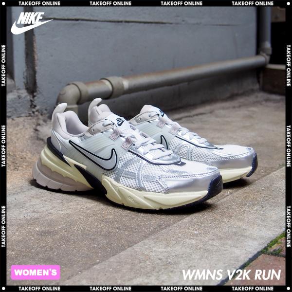 ■商品説明2000年代初頭のランニングシューズのカタログから飛び出したような、レトロと最先端を掛け合わせた”V2K Run"のレディースモデルが登場。ボリュームのあるヒールが特徴的で、柔らかいミッドソールや色使いを組み合わせて、ビンテージ感...