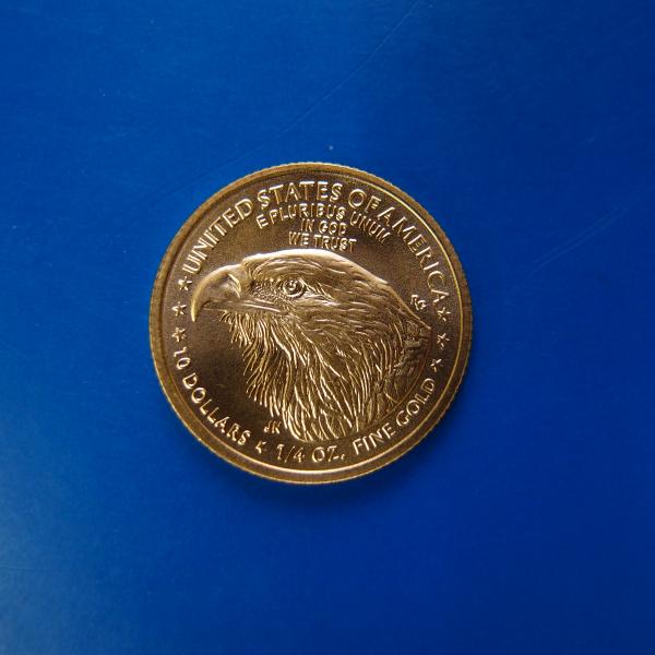 商品名：イーグル金貨１/４オンス　ＴｙｐｅII発行年：２０２５年発　行：アメリカ合衆国造幣局　品　位：９１．６７％　金含む重　量：８．４８ｇ　サイズ：直径　約２２ｍｍ  厚み　約１．７９ｍｍ状　態：新品未使用品　（ライトハウス製プラケース入...