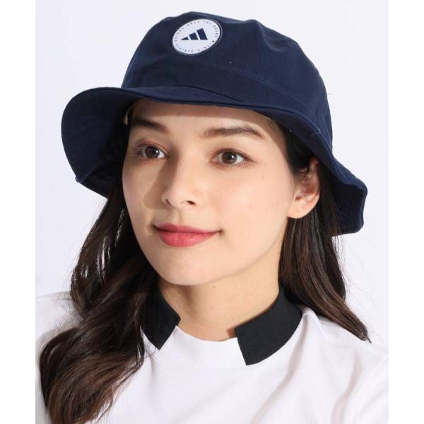 アディダスゴルフ  ロゴワッペン付きバケットハットシンプルデザインでどんなコーデにも綺麗に馴染む