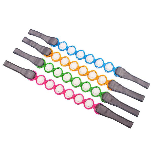 6つのボールで手の届きにくい背面部（首・背中・お尻）をマッサージし筋膜をほぐします。筋膜をほぐし「筋膜の癒着・硬化」を防ぎ、スポーツ等の疲れを改善します。素材：ポリプロピレンサイズ：約1000mm × 70mm重量：約400g※本商品は医療...